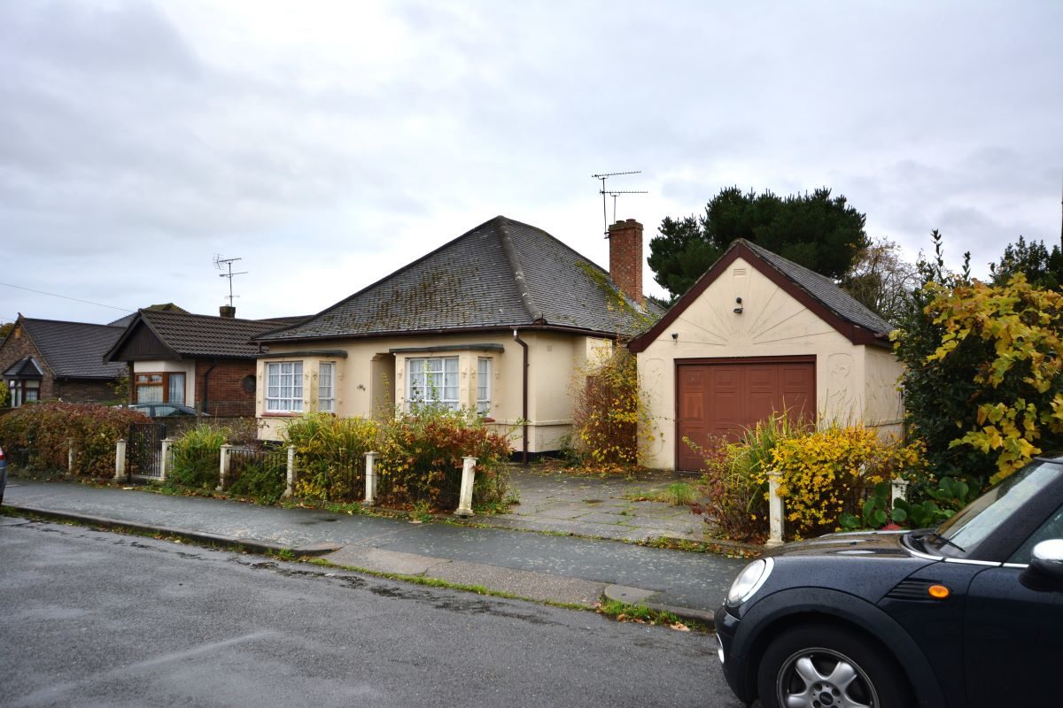 45 New Century Road, Laindon, Basildon, SS15 6AG - Goldings Auctions