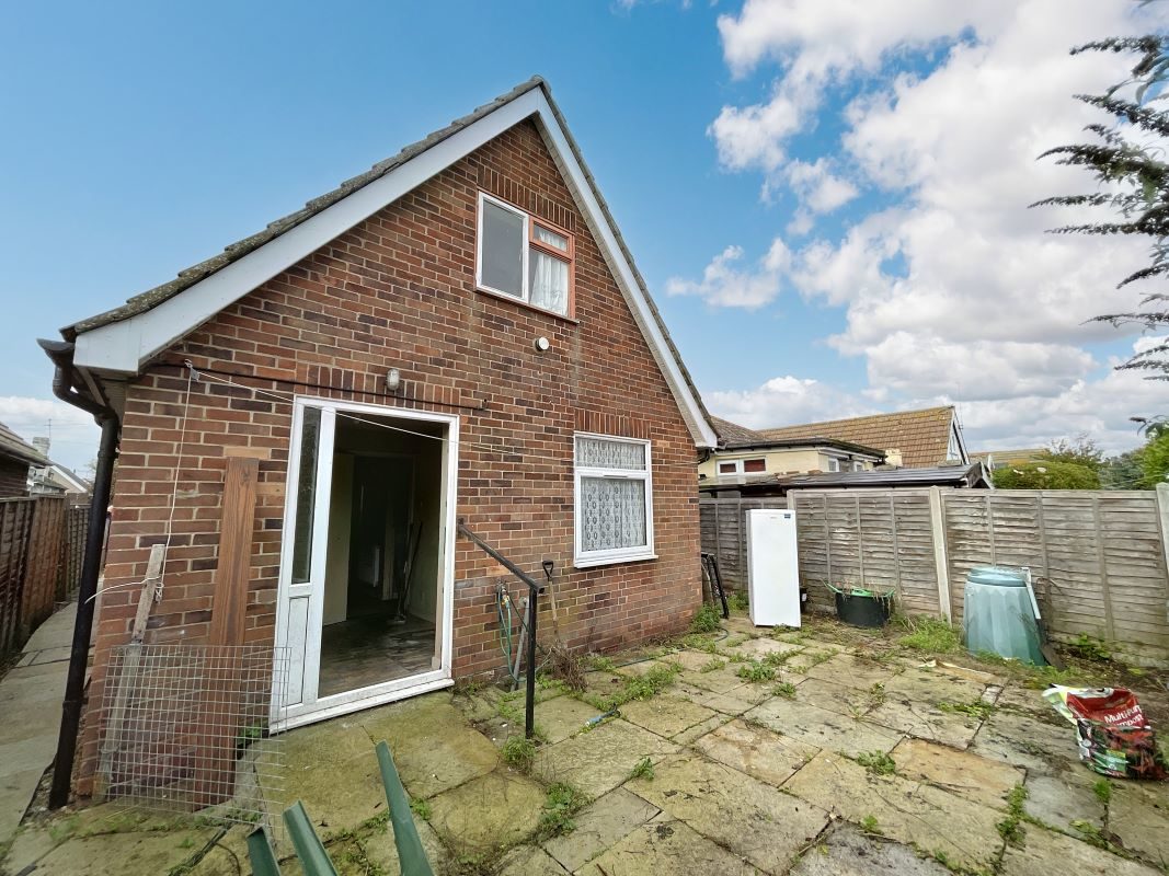 40 Rosemary Way, Jaywick, Clacton-on-Sea, Essex, CO15 2SD - Goldings ...
