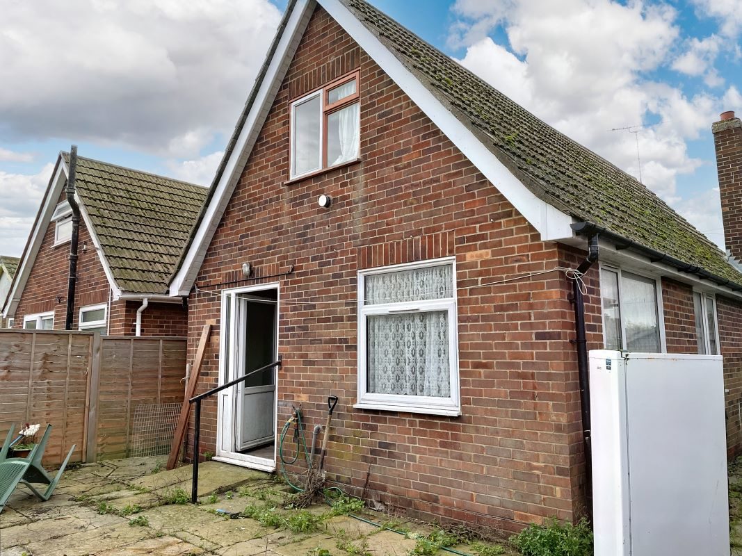 40 Rosemary Way, Jaywick, Clacton-on-Sea, Essex, CO15 2SD - Goldings ...