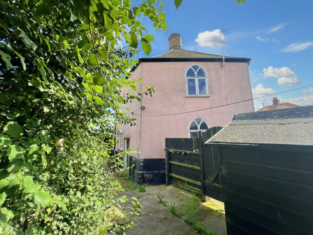 The Roundhouse, 362 High Street, Felixstowe, Suffolk, IP11 9QJ ...